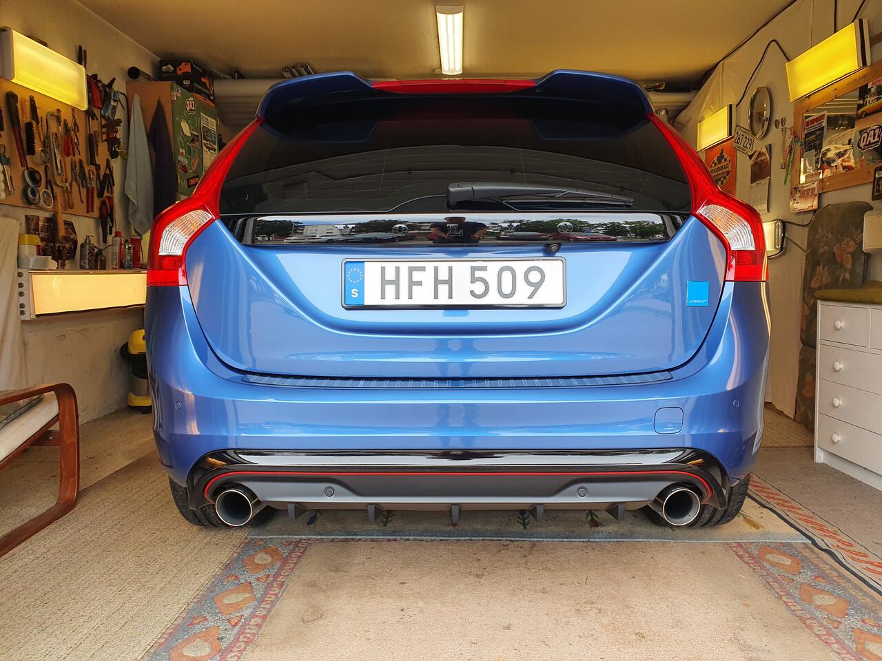 Volvo V60 POLESTAR "Bursting Blue Bullet" (2018) - Garaget