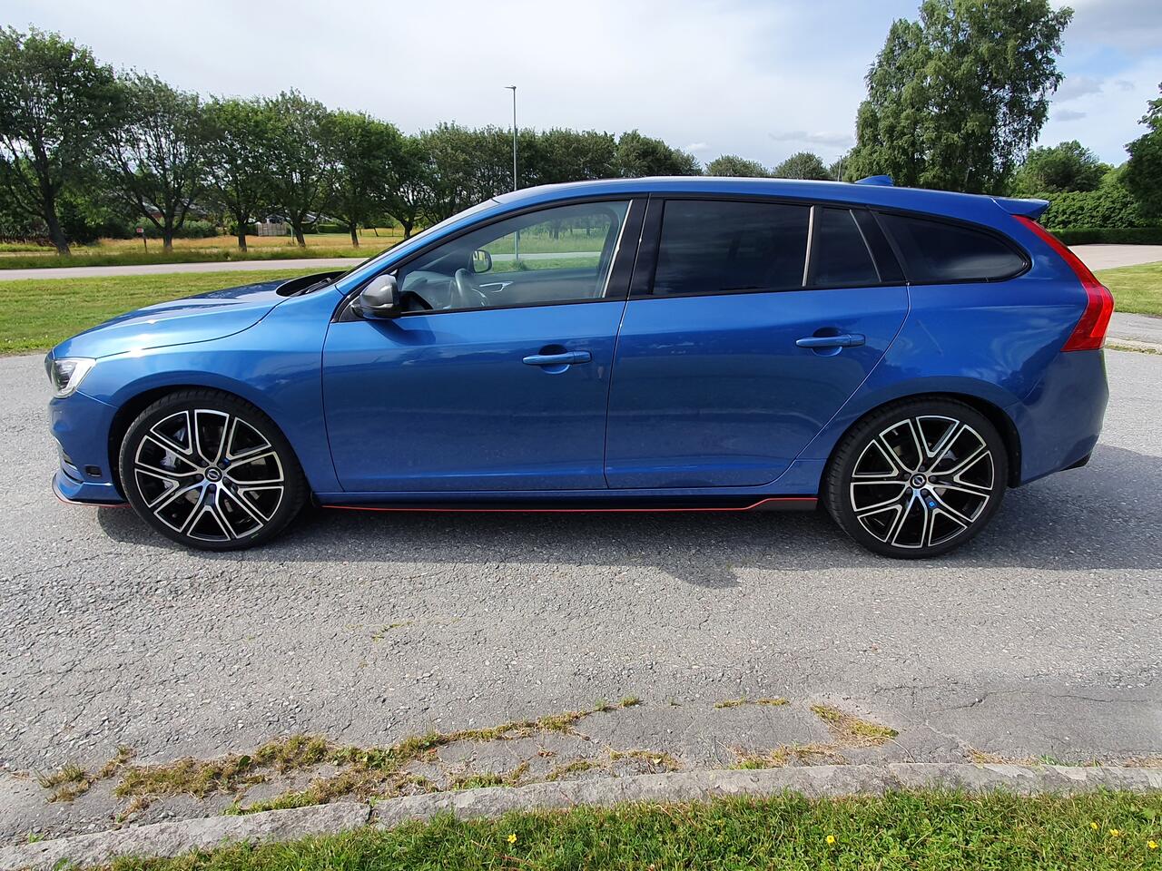 Volvo V60 POLESTAR "Bursting Blue Bullet" (2018) - Garaget