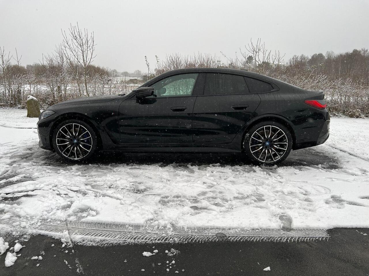 BMW i4 M50 Black on Black "Carbon Package" (2022) - Garaget