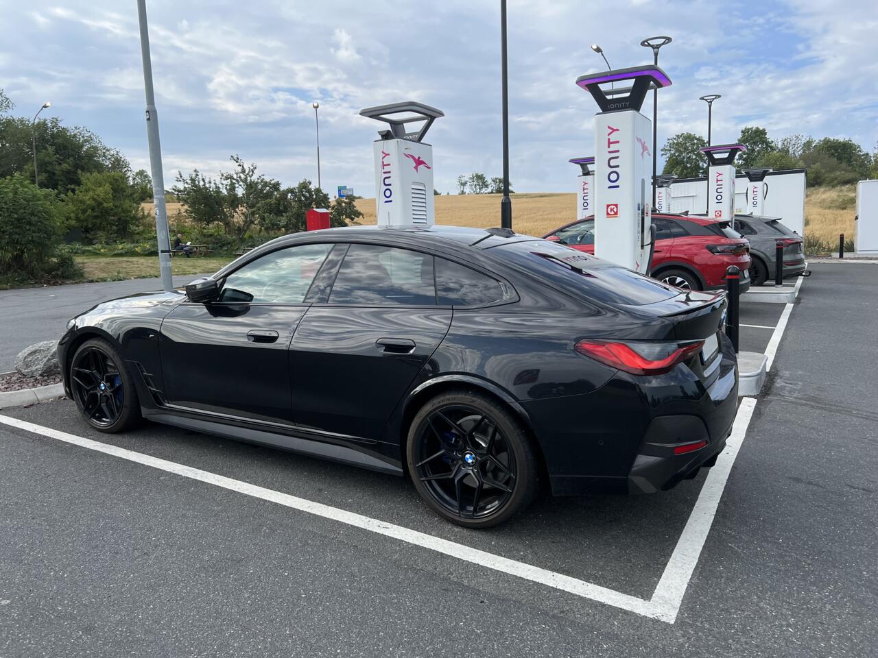 BMW i4 "M50 Black on Black Carbon Package" (2022) - Garaget