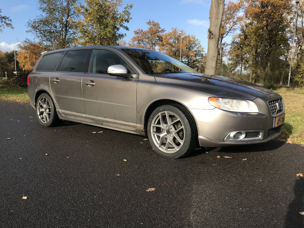 Volvo V70 T6 AWD MOMENTUM (2008) - Garaget