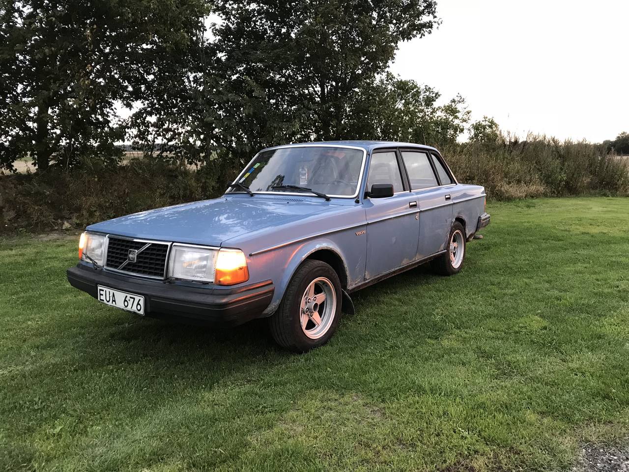 Volvo 240. Tail Lights VOLVO 240 1982-90 Side Molding Trim Clip ...