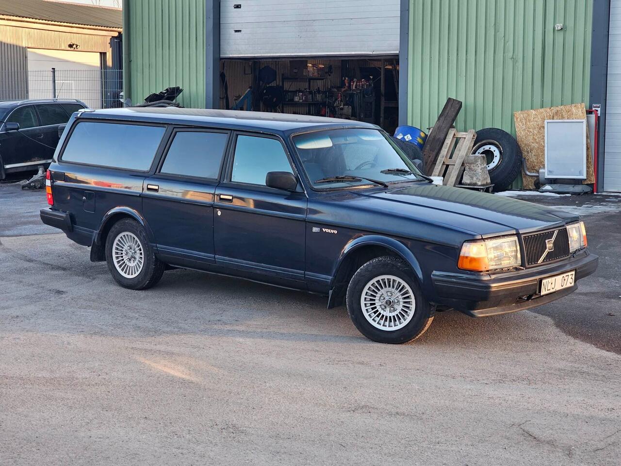 Volvo 245 GL "Polis" (1988) - Garaget